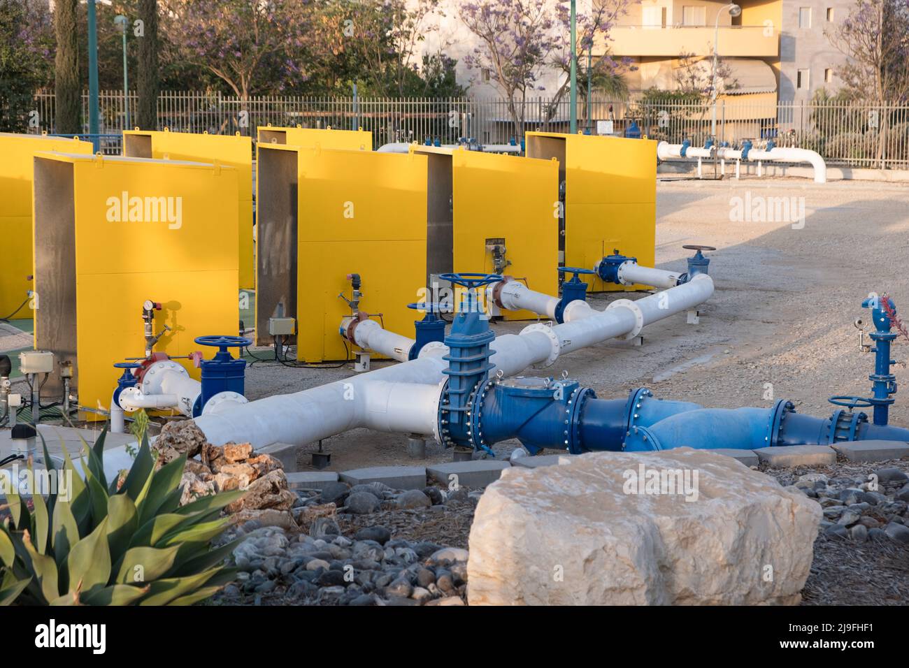 Shut-off huge valve gate hub of tap to open and close the flow of ...