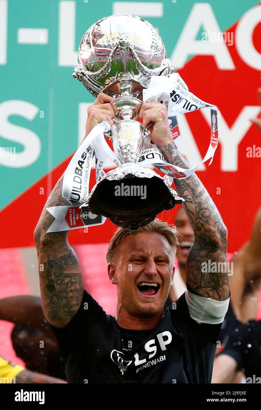 LONDON, ENGLAND - MAY 22: Byron Webster lift the FA Trophy after The ...
