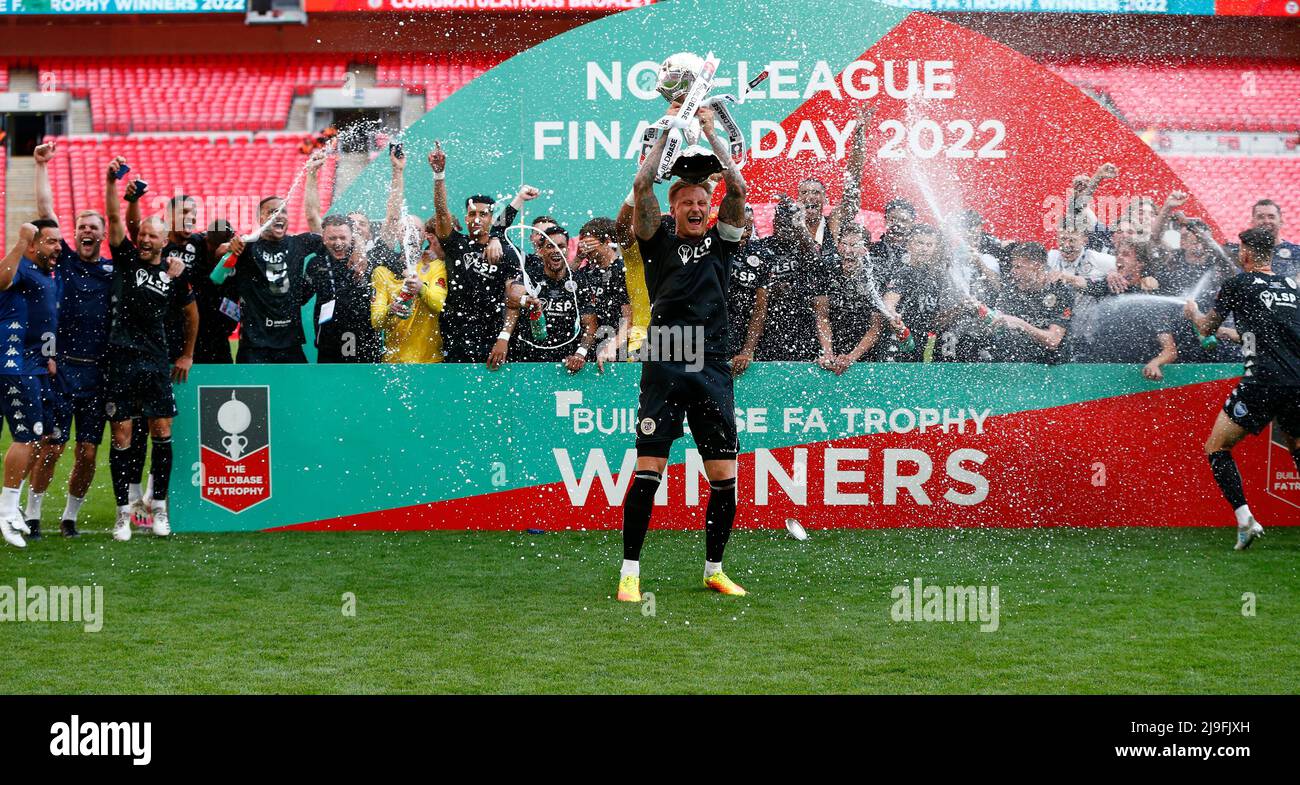 LONDON, ENGLAND - MAY 22: Byron Webster lift the FA Trophy after The ...