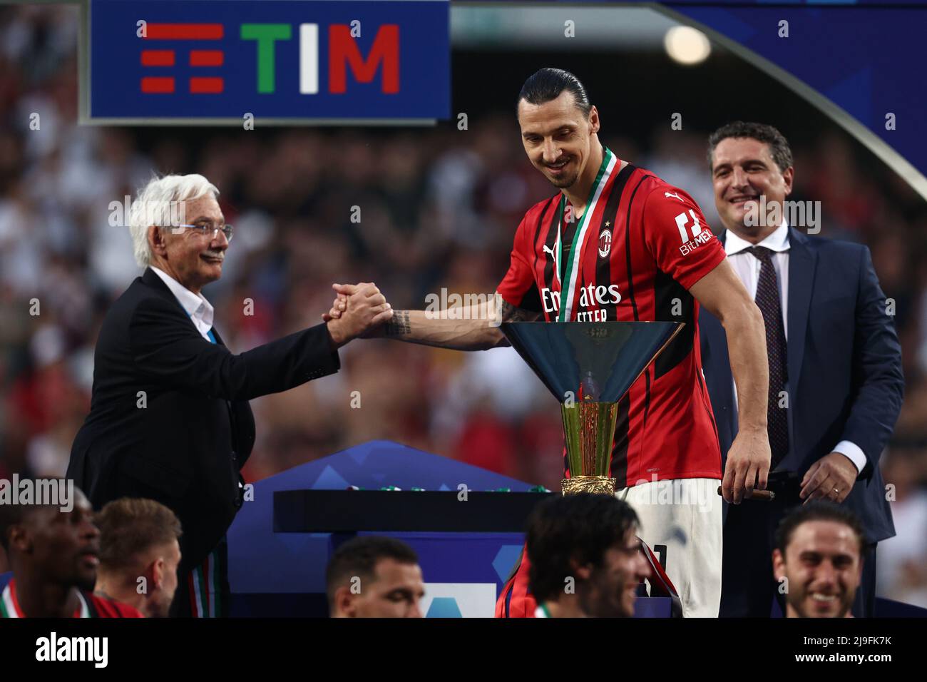 Zlatan ibrahimovic trophy hi-res stock photography and images - Alamy