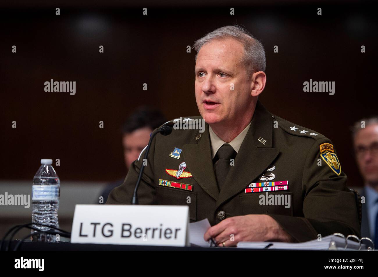 Lieutenant general scott berrier hi-res stock photography and images ...