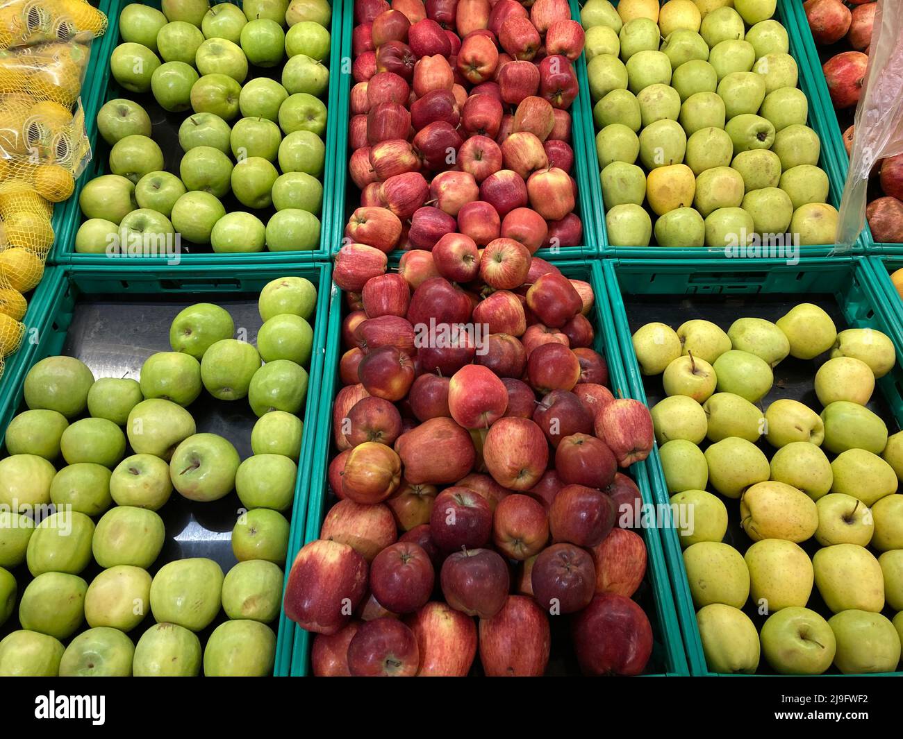 Green aisle hi-res stock photography and images - Alamy