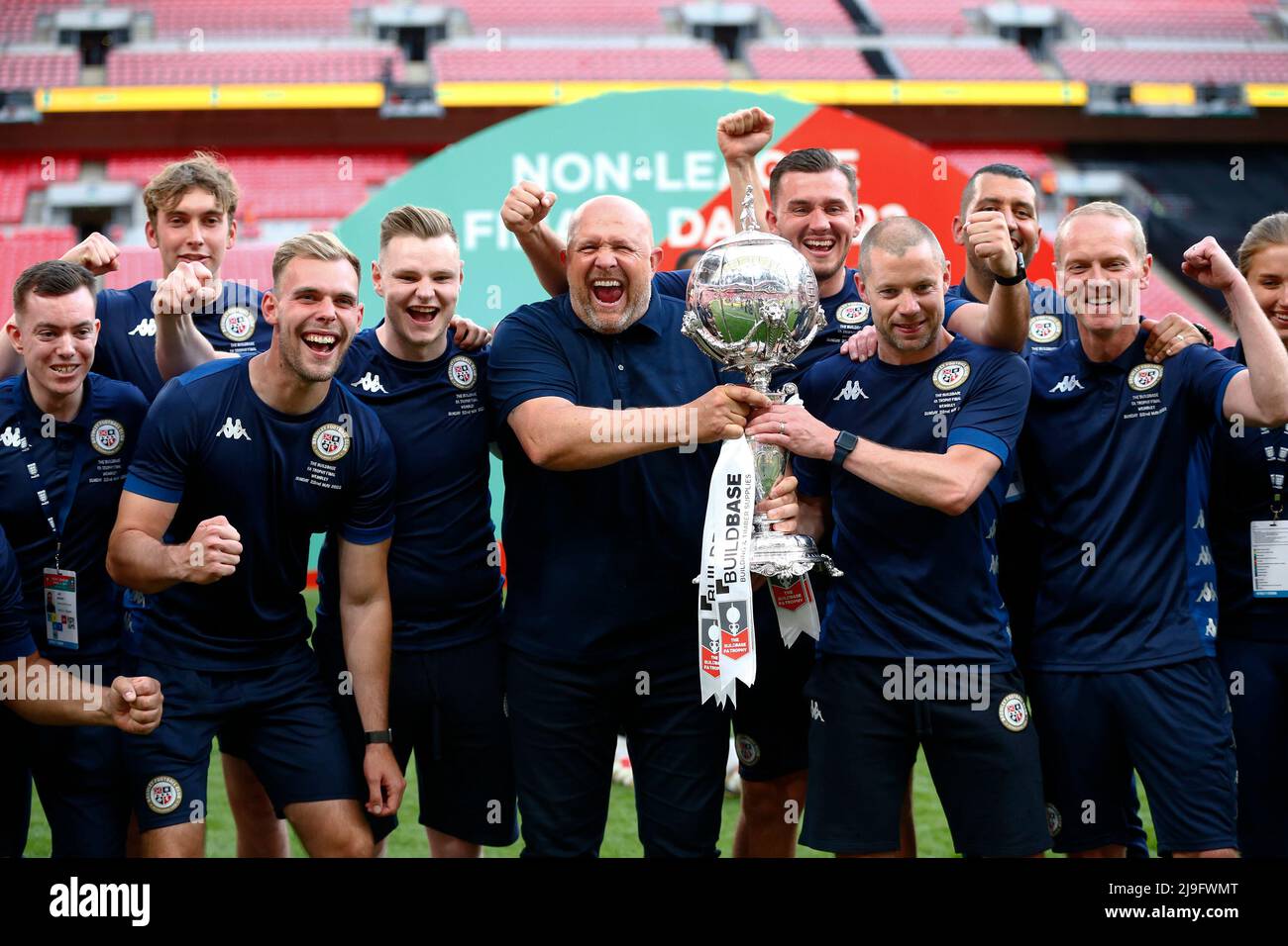 LONDON, ENGLAND - MAY 22: Andy Woodman manager of Bromley with FA ...