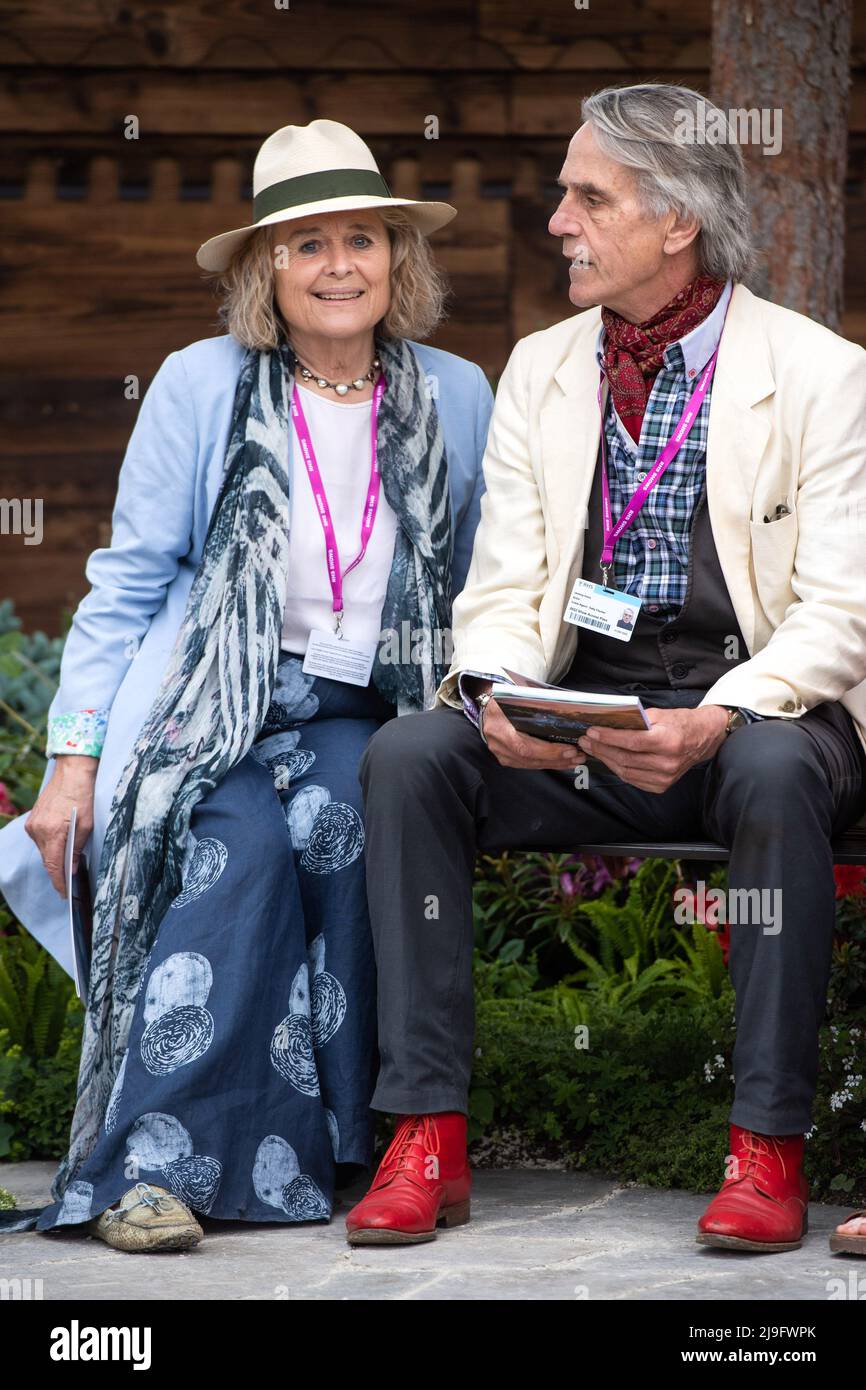 London, UK. 23 May 2022. Jeremy Irons and Sinéad Cusack during the RHS ...