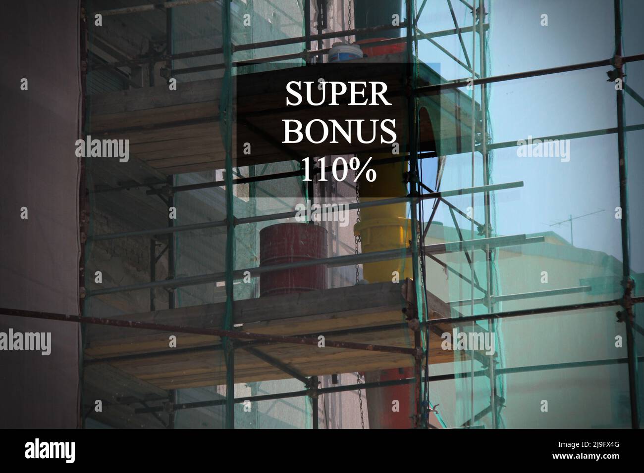 Work in progress with the sign “super bonus 110%” Stock Photo - Alamy