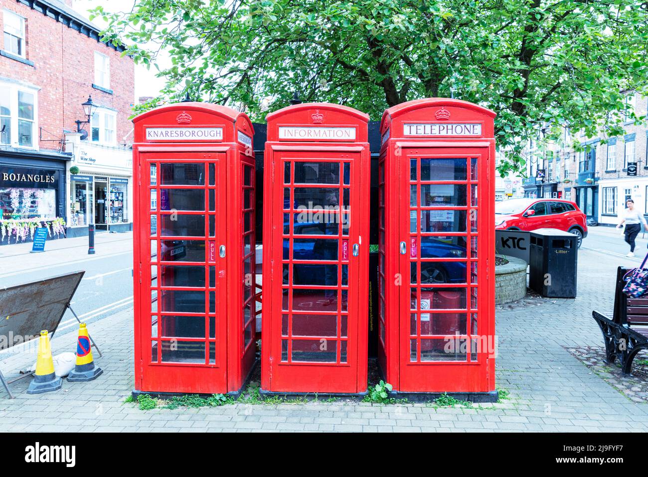 3 red telephone boxes hi-res stock photography and images - Alamy