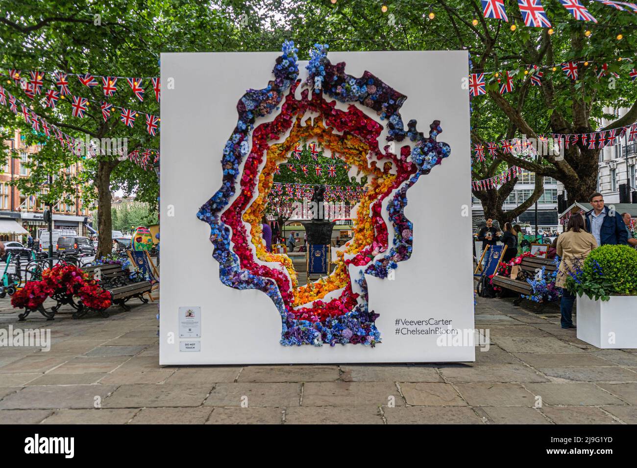 London UK, 23 May 2022. The Queen's Head floral display by Veevers ...