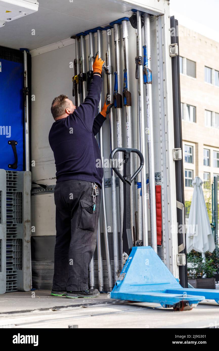 Delivery traffic, delivery of deep-frozen goods at Düsseldorf main ...