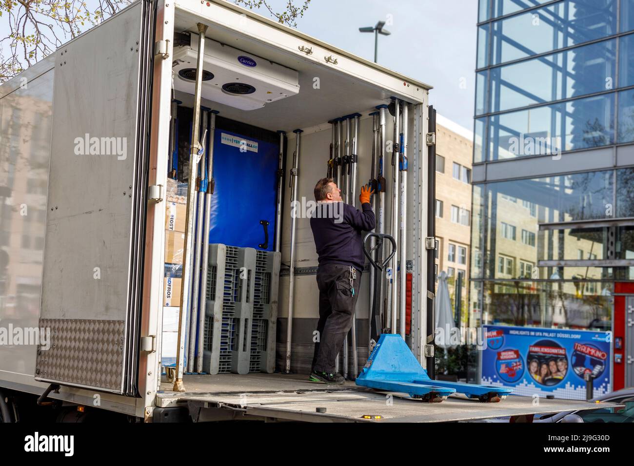 Delivery traffic, delivery of deep-frozen goods at Düsseldorf main ...