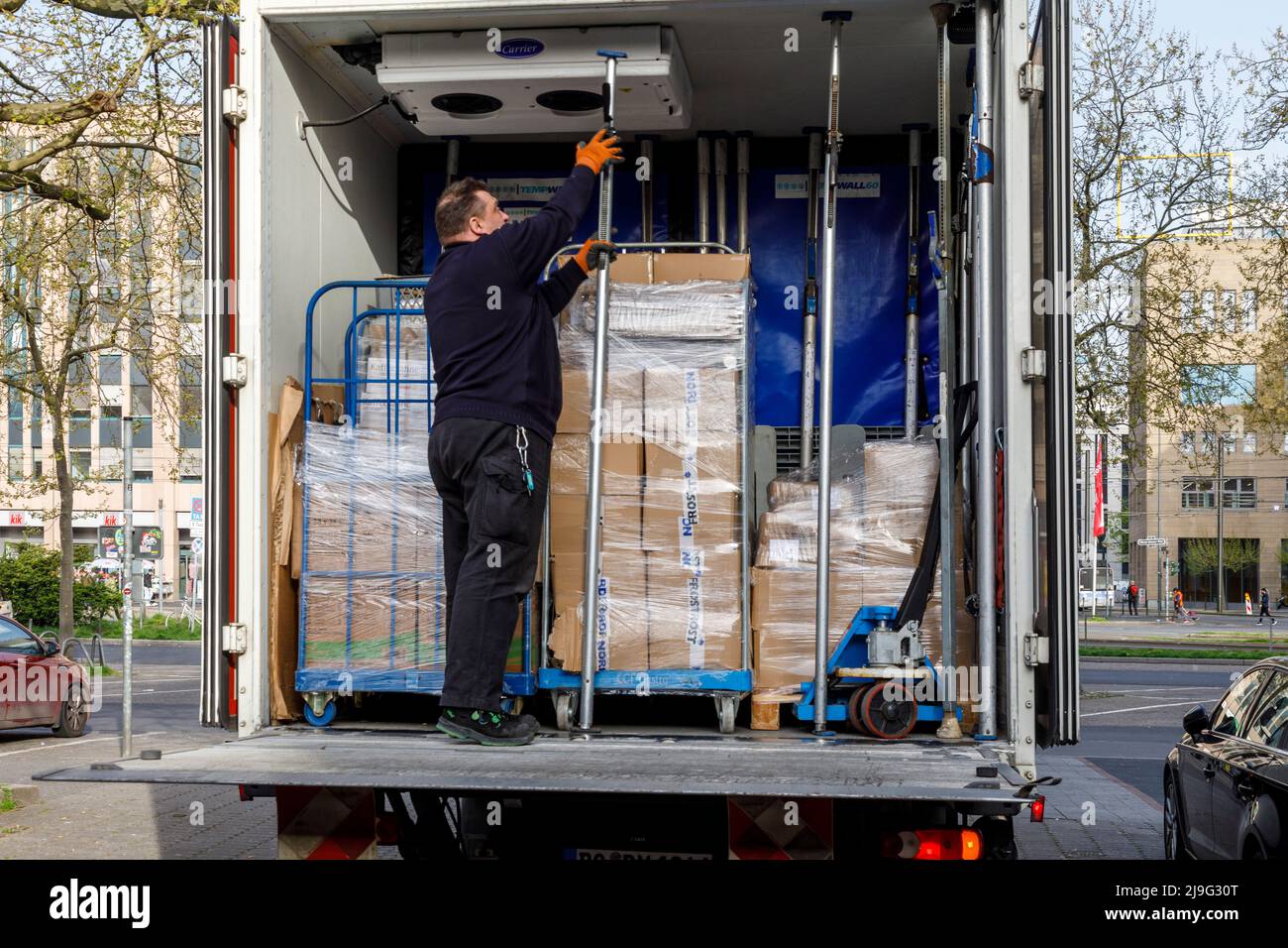 Delivery traffic, delivery of deep-frozen goods at Düsseldorf main ...