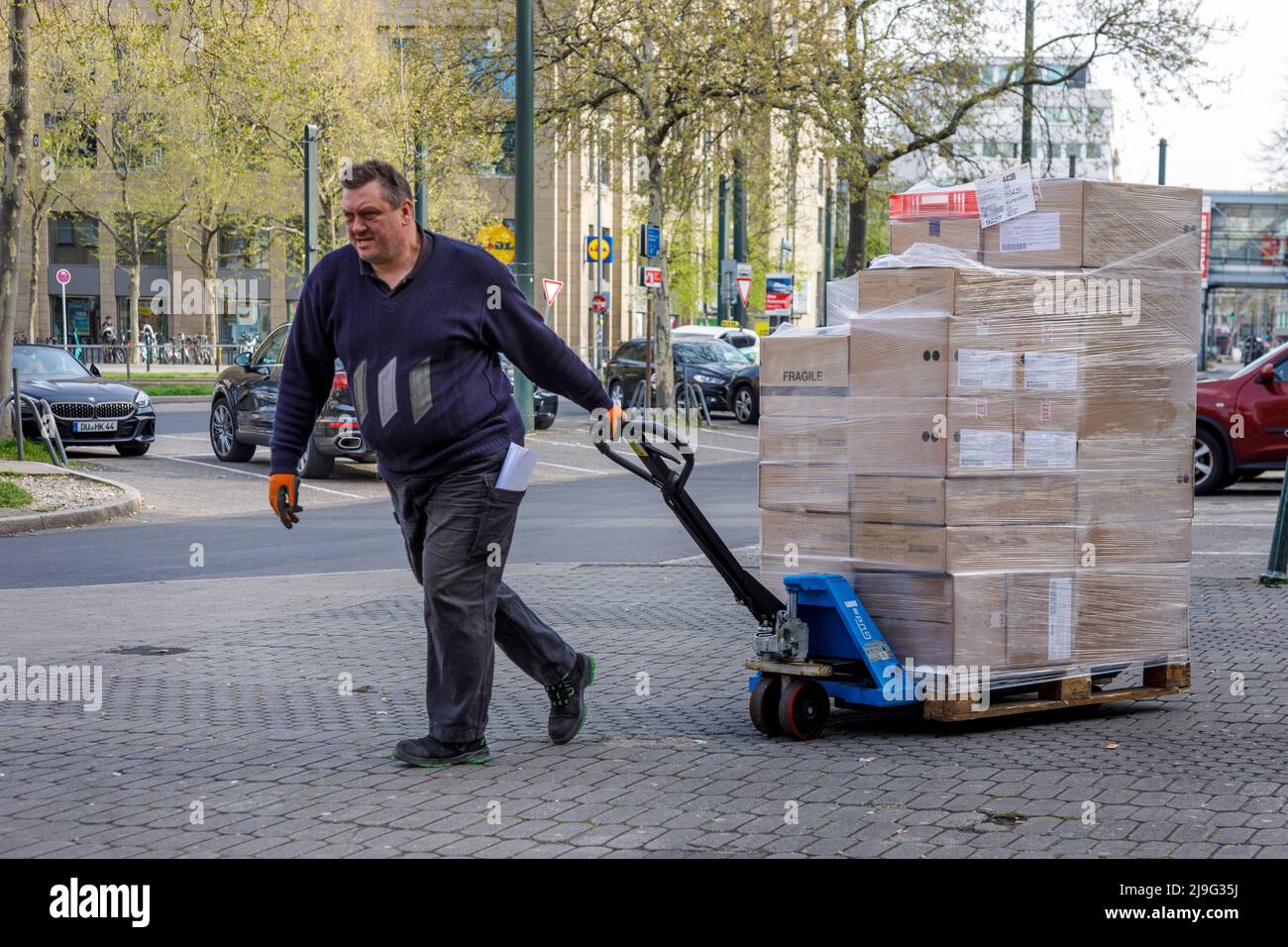 Goods delivery hi-res stock photography and images - Alamy