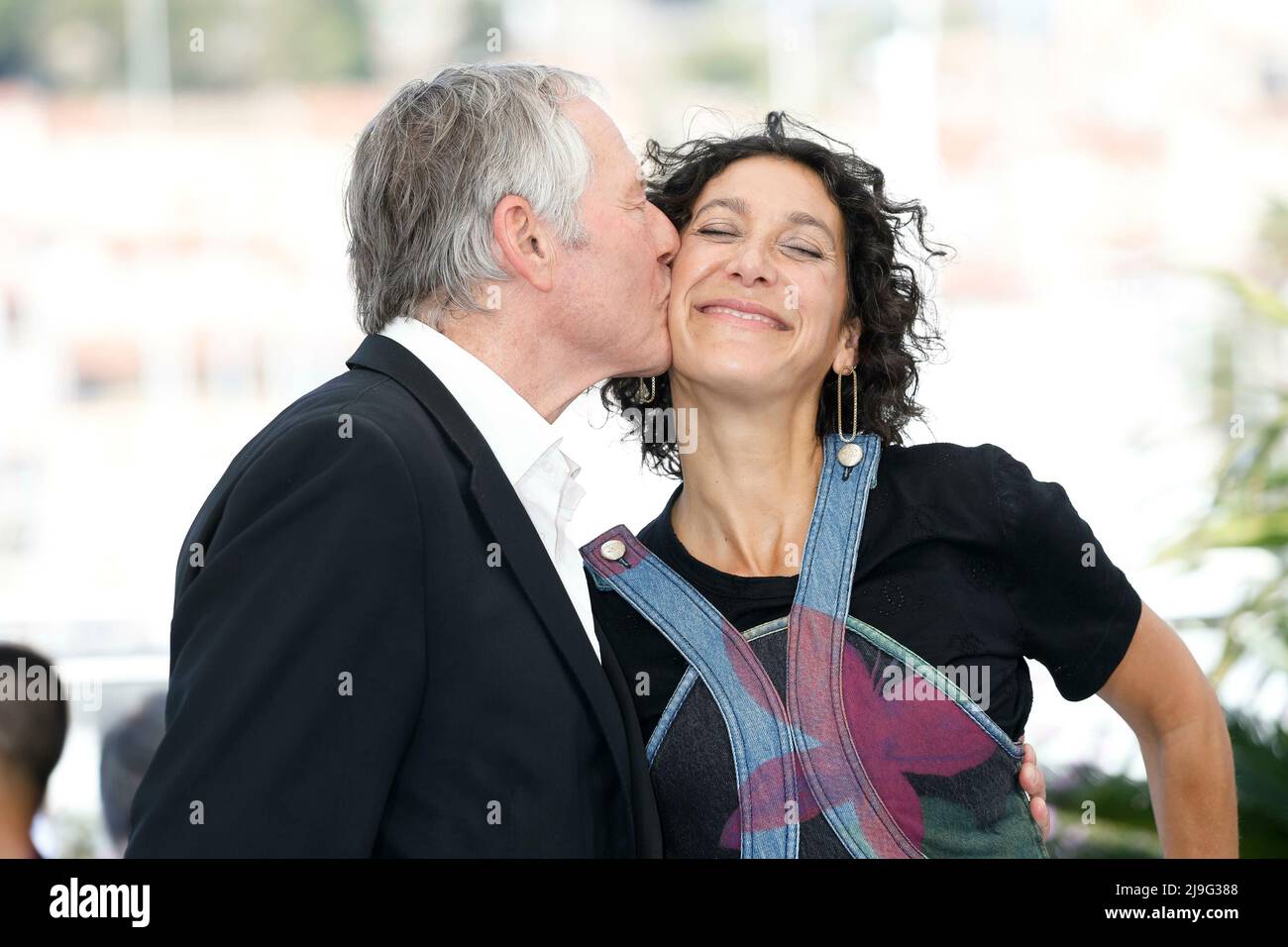 Cannes, Frankreich. 21st May, 2022. Bjorn Floberg and Emily Atef pose ...