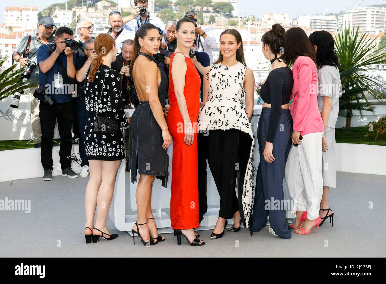Lou Lampros (l-r), Adria Arjona, Jeanne Balibar, Alicia Vikander, Nora ...