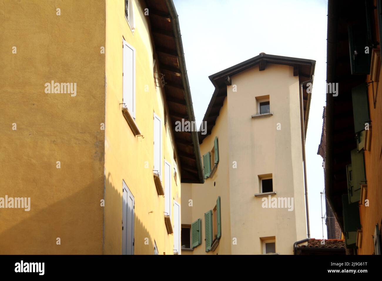 Bologna, Italy. Narrow curved building in the historic center Stock ...
