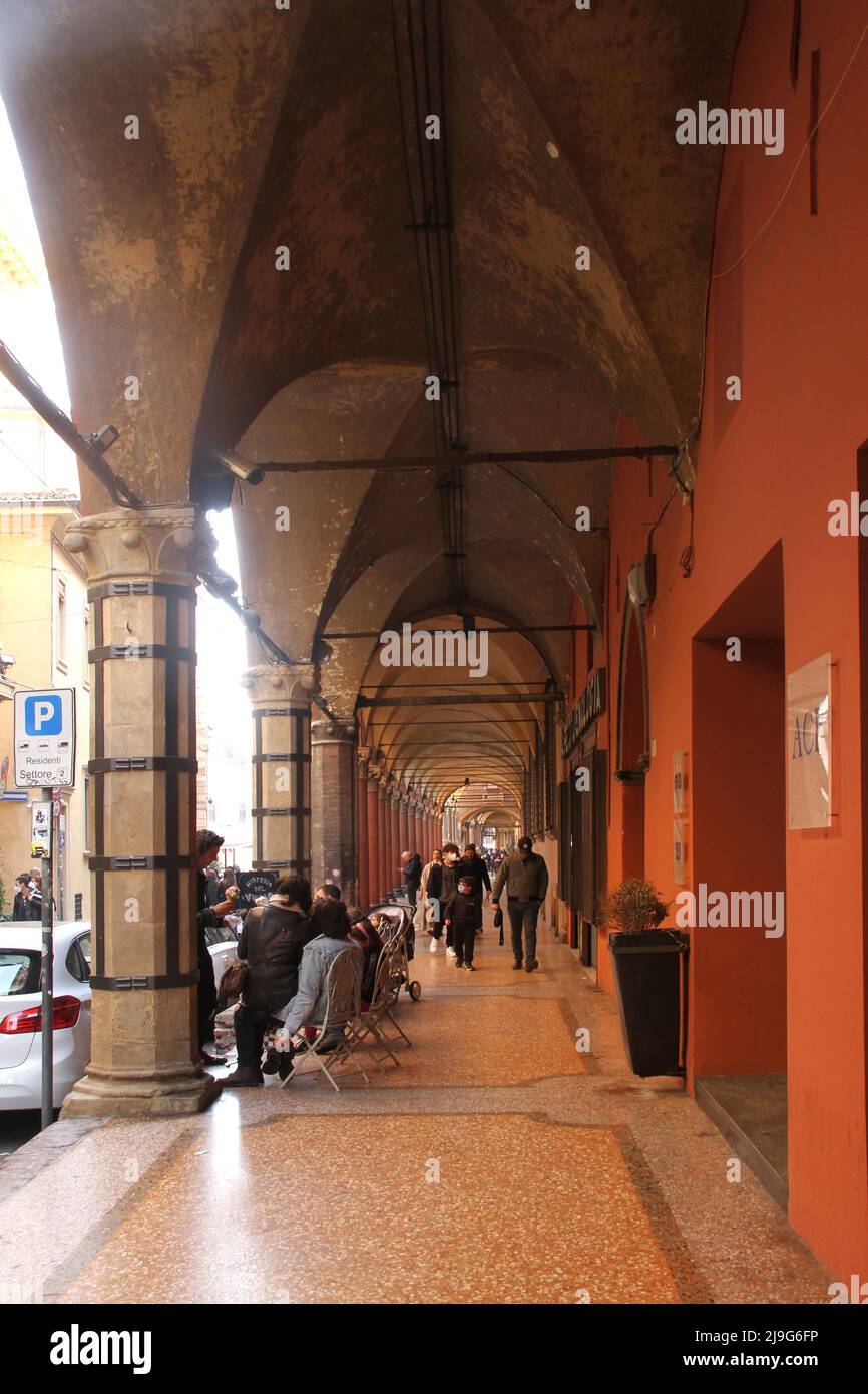 Portico columns in bologna hi-res stock photography and images - Alamy