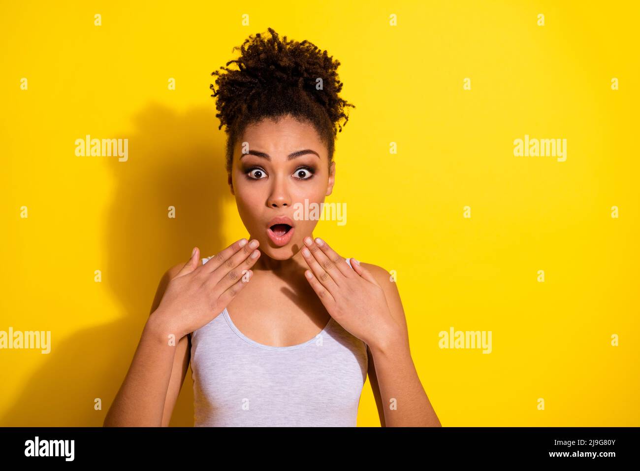 Portrait of impressed speechless girl open mouth unbelievable isolated ...