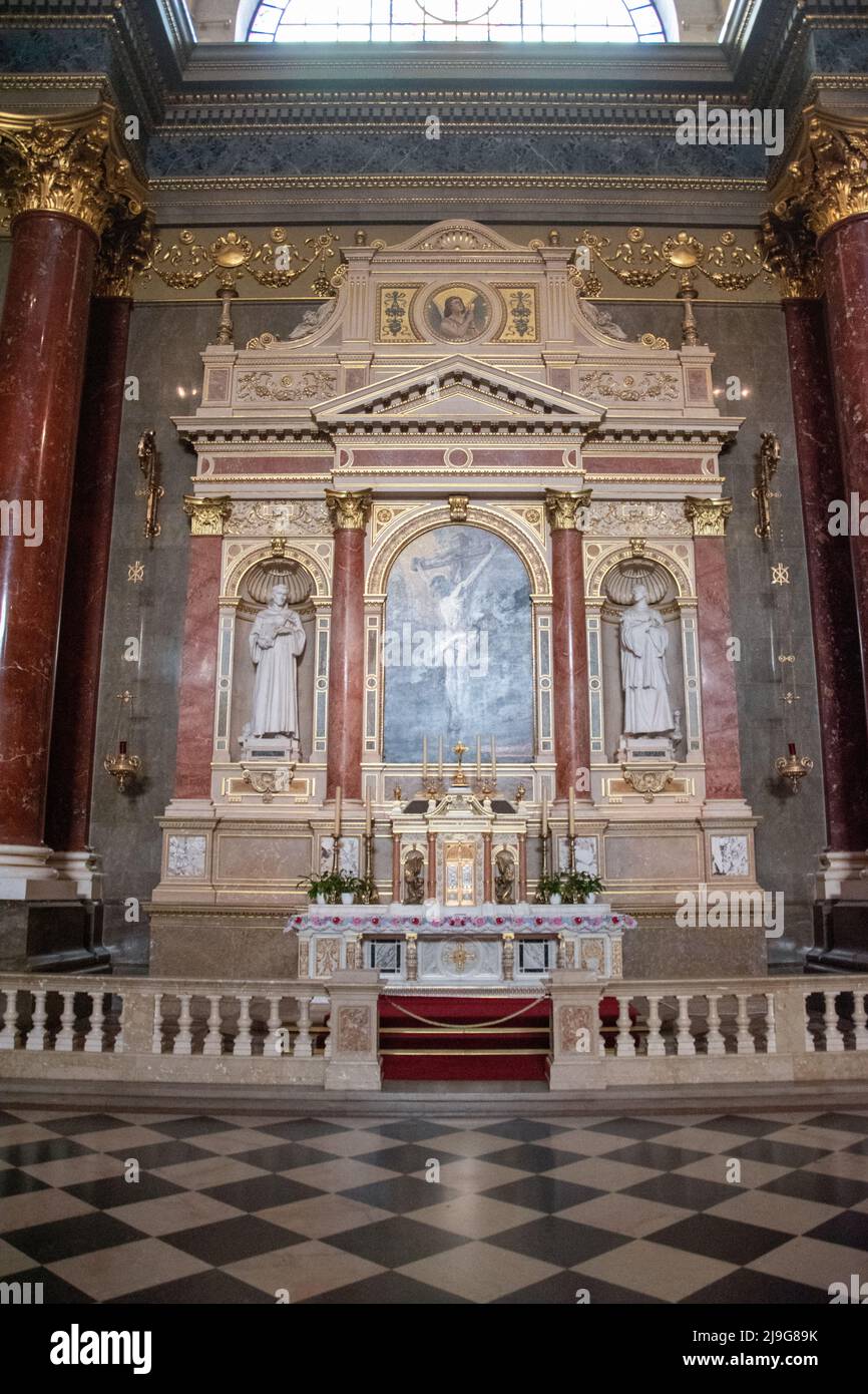 Side chapel with altar and sarcophagus in St. Stephen's Basilica ...