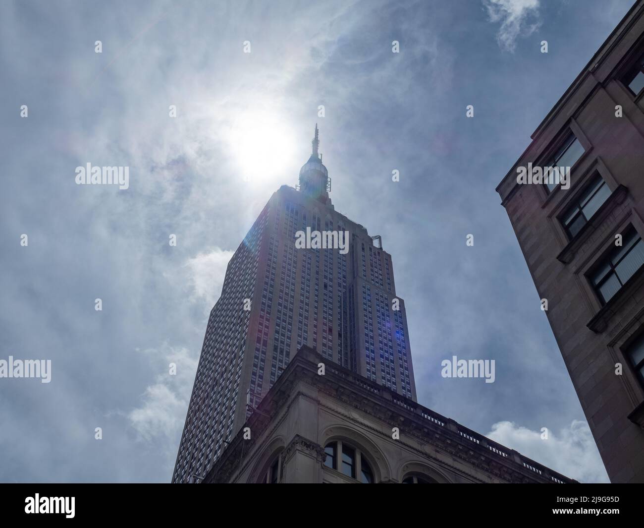 Bottom up image of the Empire State Building Stock Photo - Alamy