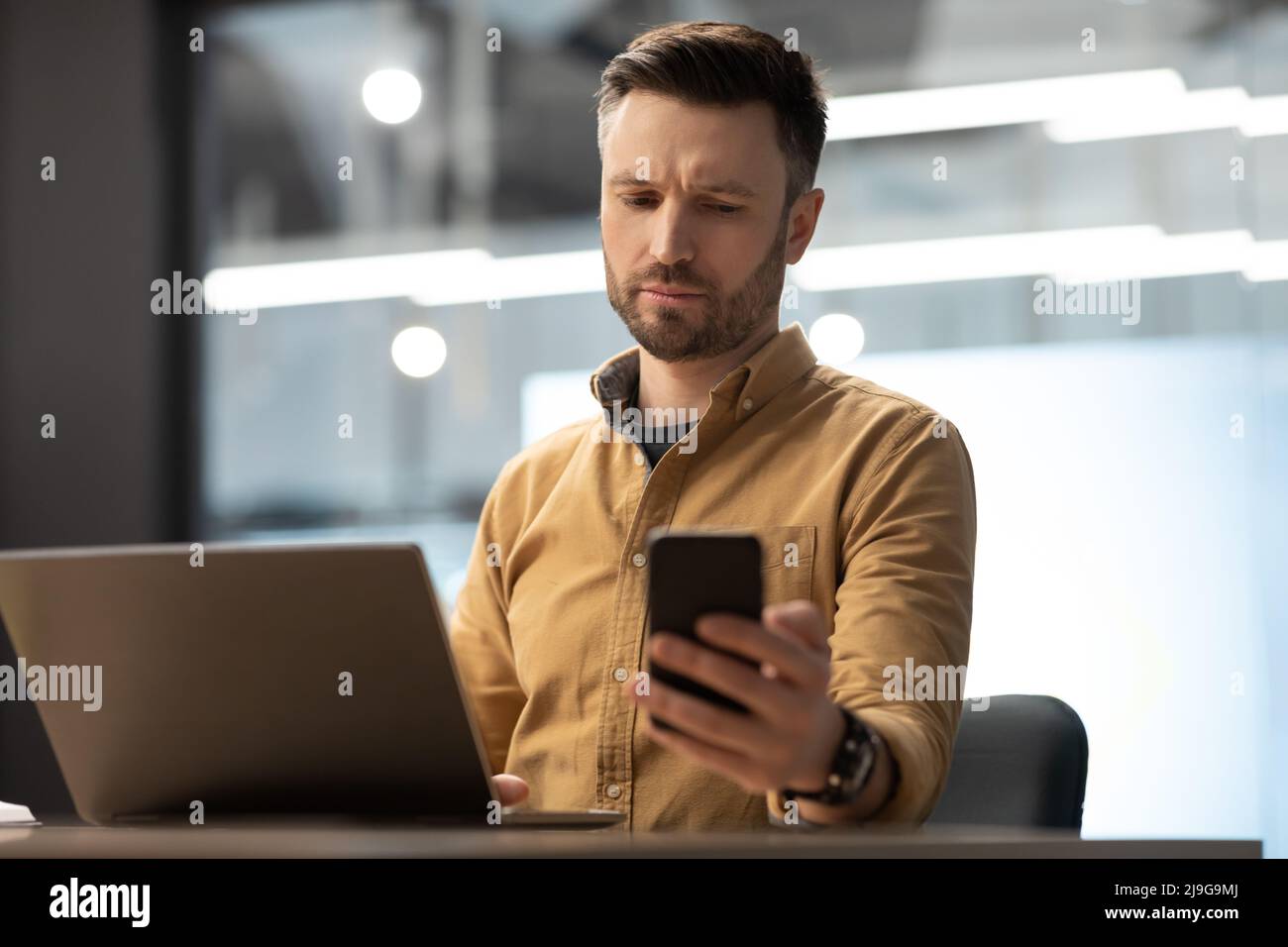 Negative message hi-res stock photography and images - Alamy