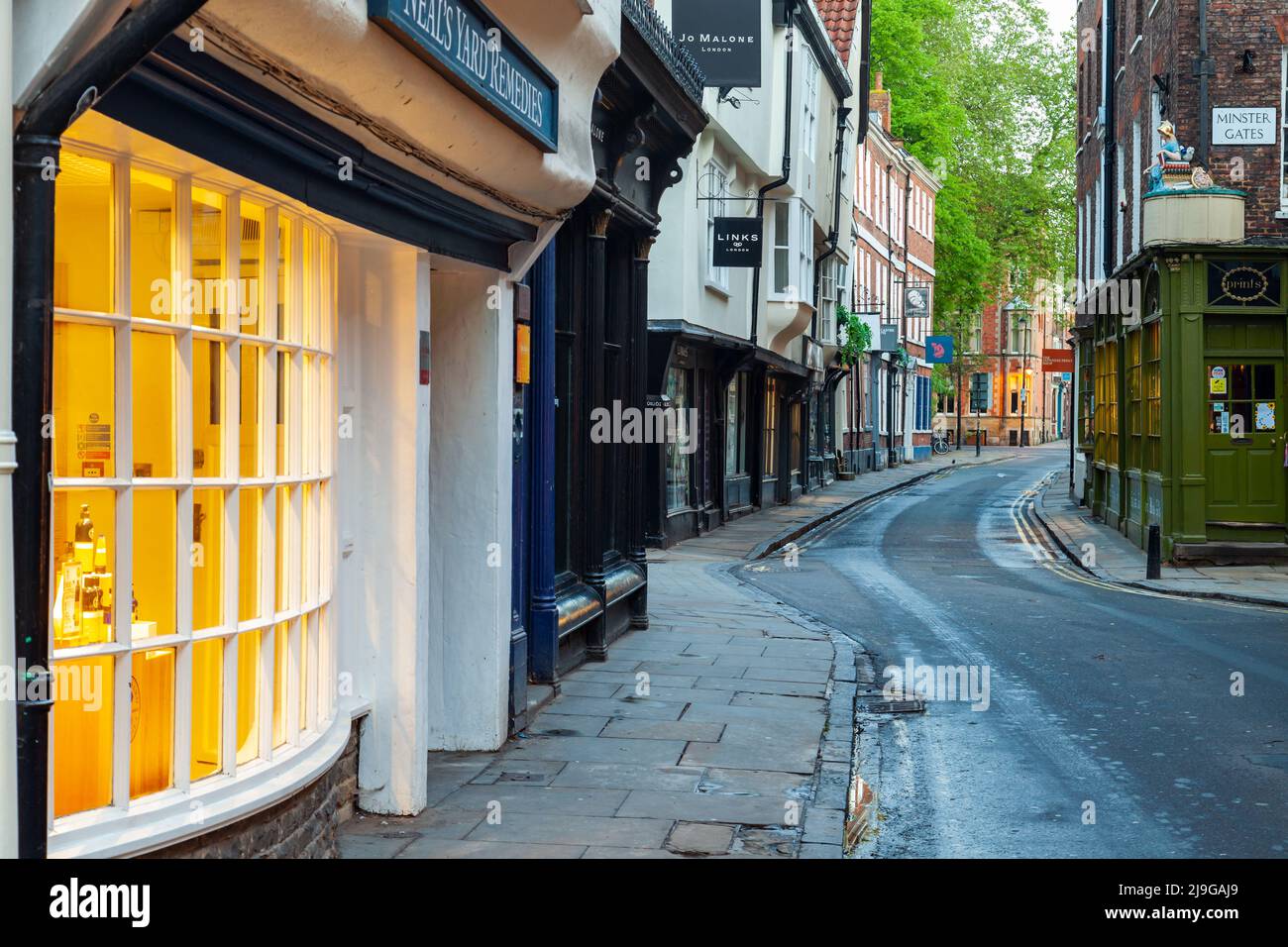Dawn on Low Petergate in the city of York, England Stock Photo - Alamy