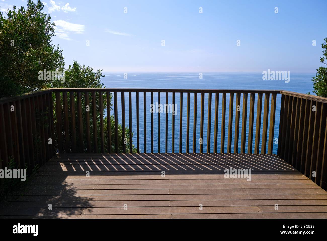 Viewpoints and walkways to look at the sea from the top of a balcony ...