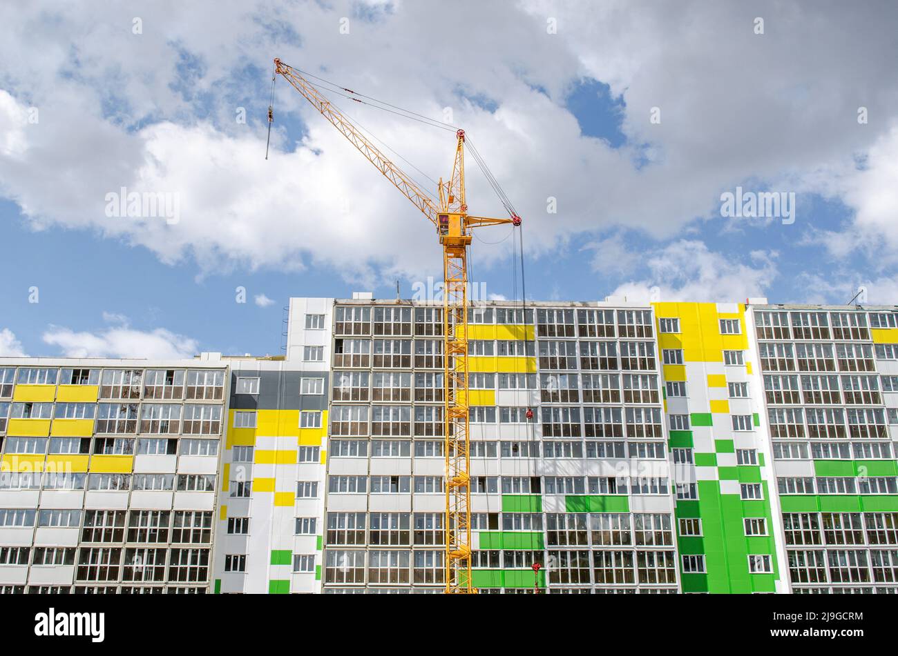 Construction of new building and hoisting crane Stock Photo - Alamy