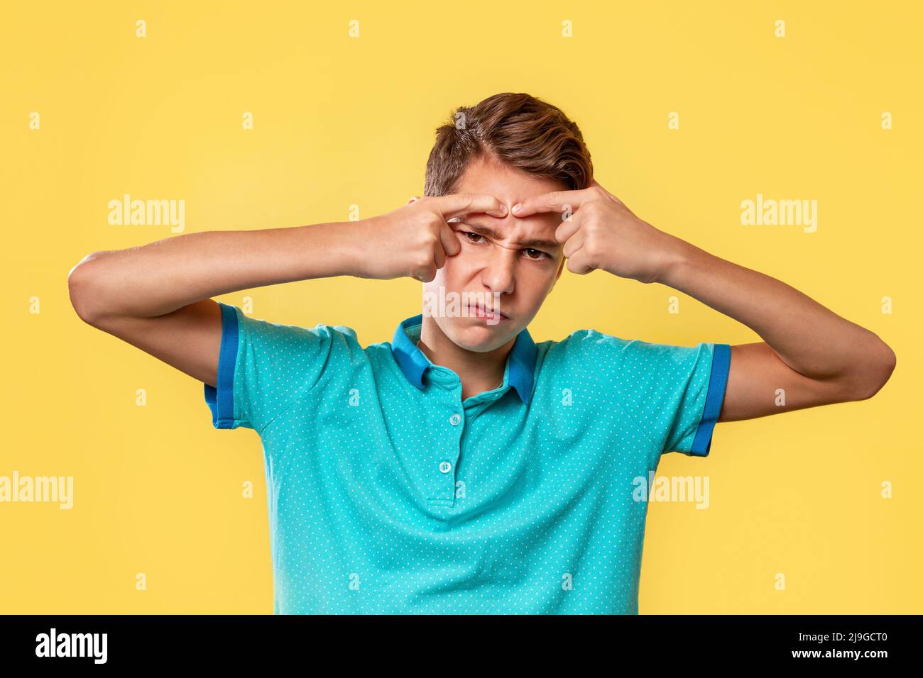 Squeeze spot boy hi-res stock photography and images - Alamy