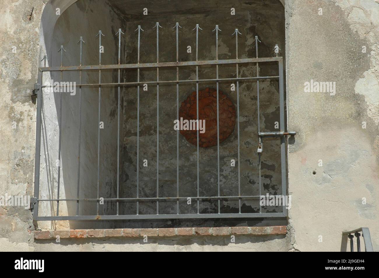 Tabernacolo sul mare di Baratti . Livorno Stock Photo - Alamy