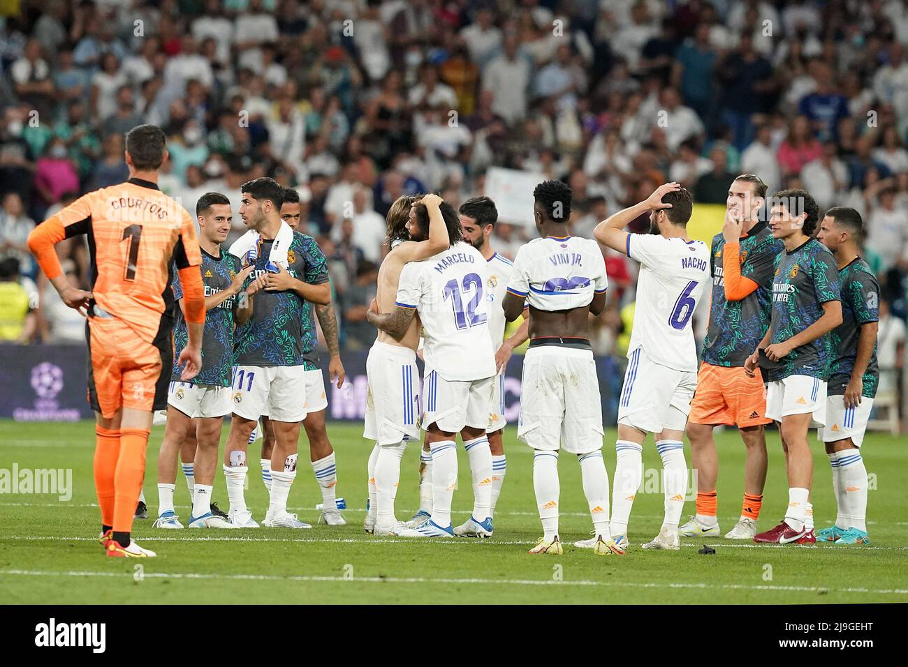 Real Madrid's Marcelo Vieira thanks the players after his last La Liga ...
