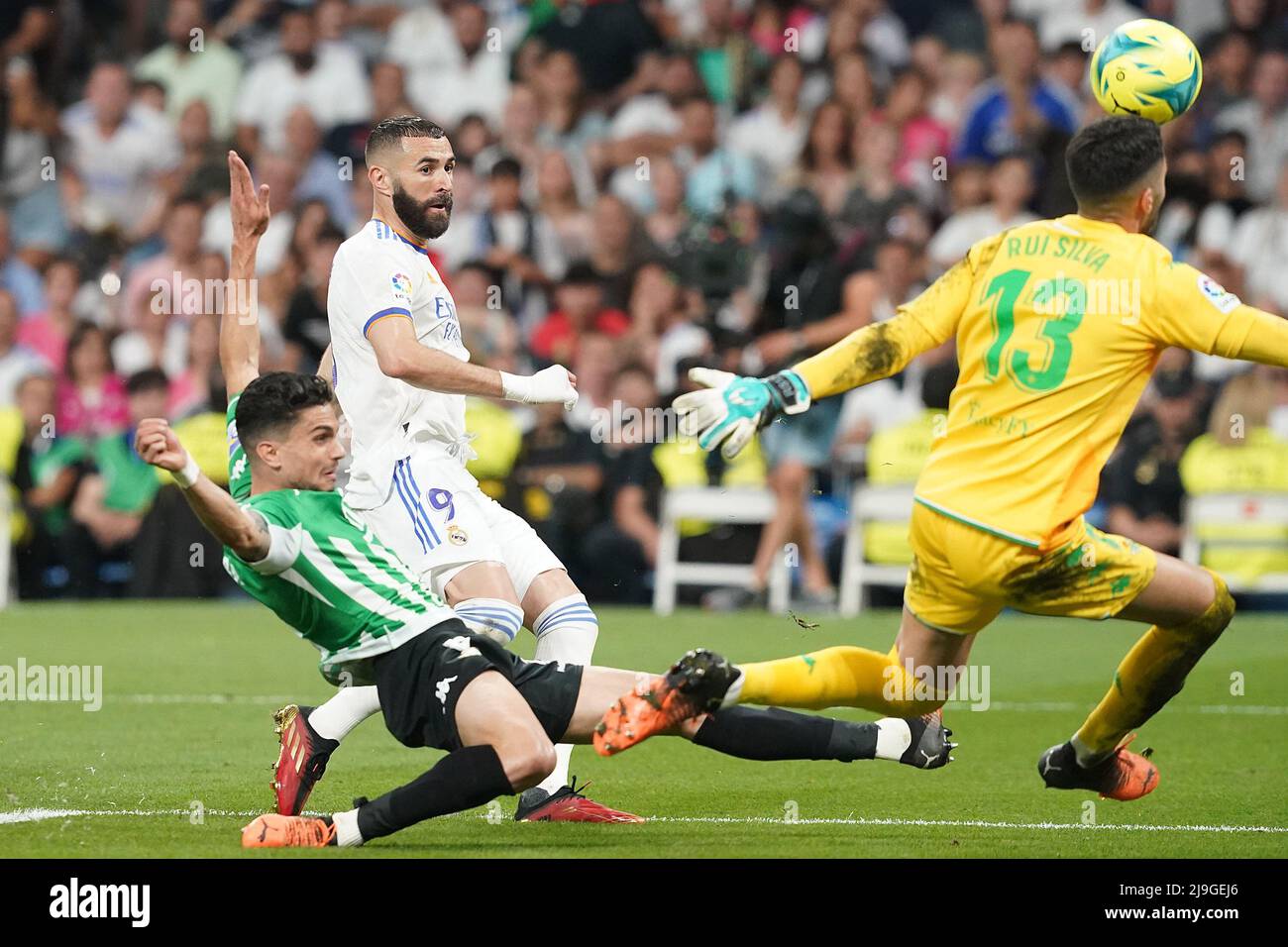 Real Madrid's Karim Benzema (c) and Real Betis Balompie's Marc Bartra ...