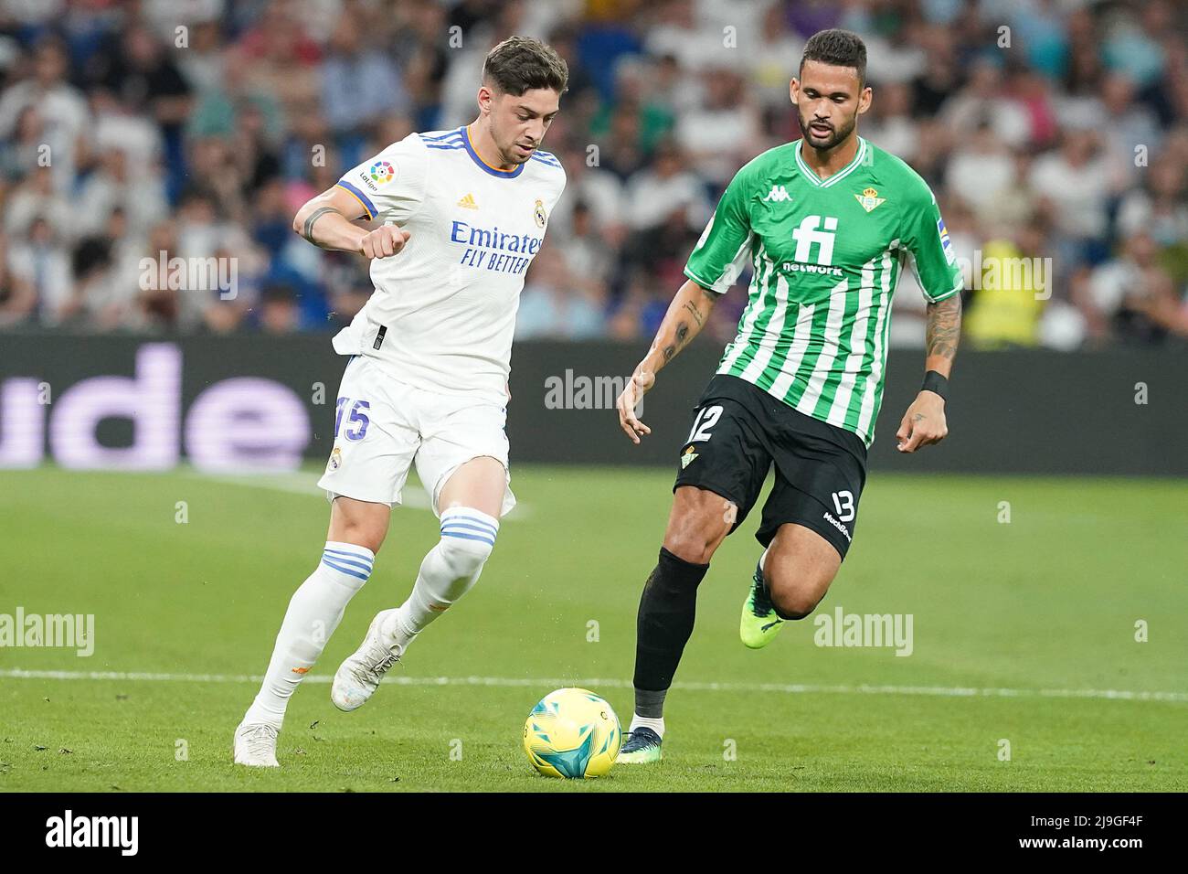 Real Madrid's Fede Valverde (l) and Real Betis Balompie's William Jose ...