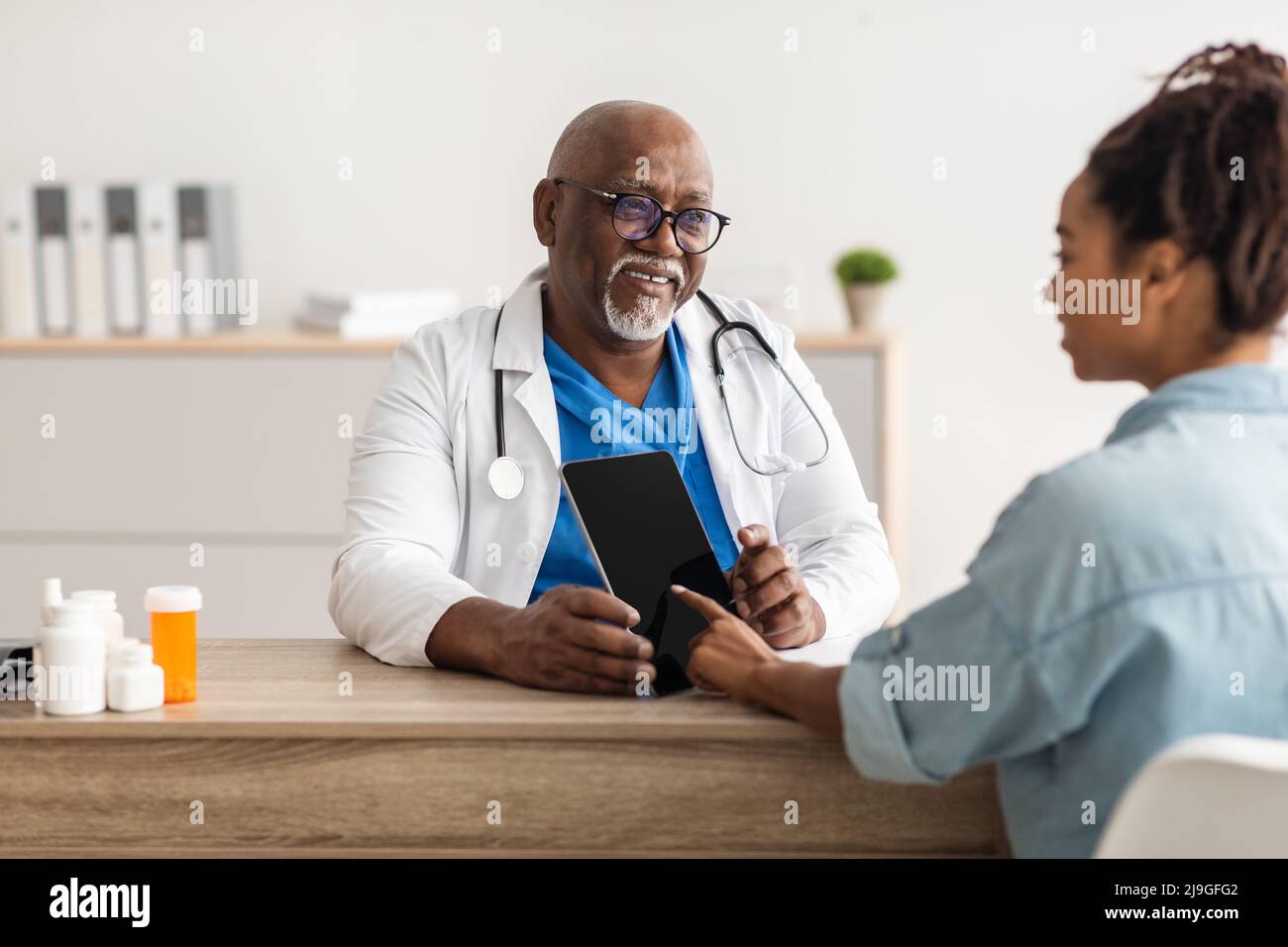 African doctor man screen hi-res stock photography and images - Alamy