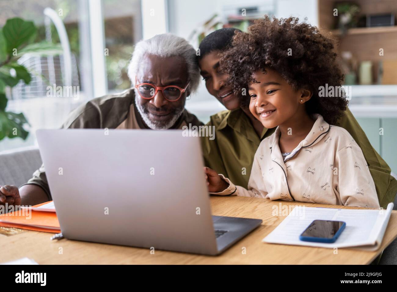 Grandparents generation generations hi-res stock photography and images ...