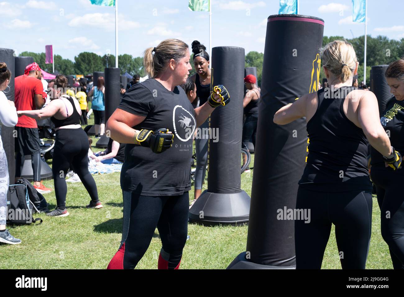 Women boxing fight hi-res stock photography and images - Alamy