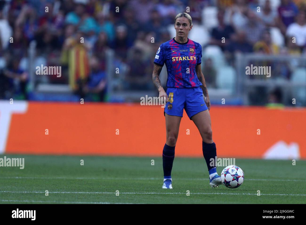 Maria Pilar Leon of Fc Barcelona controls the ball during the UEFA ...