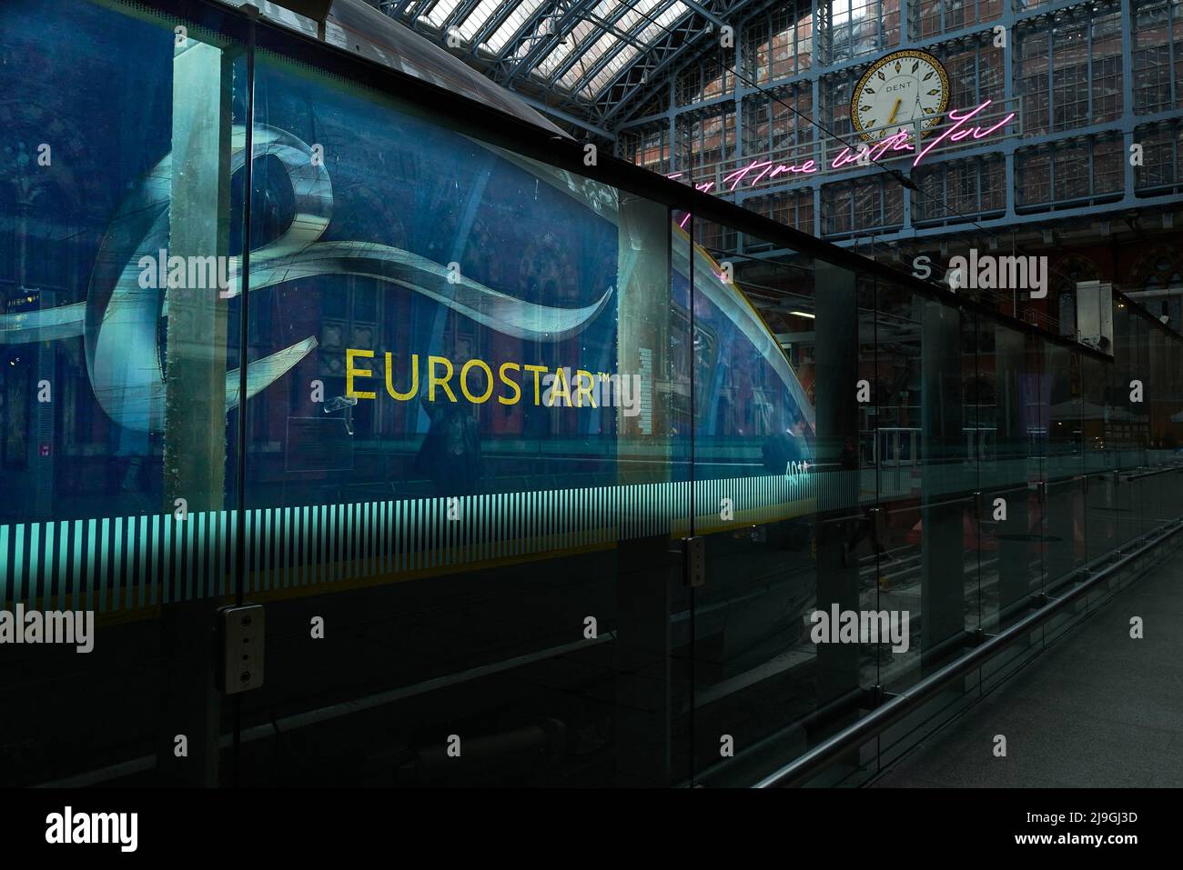 Eurostar train engine at St Pancras international railway station ...