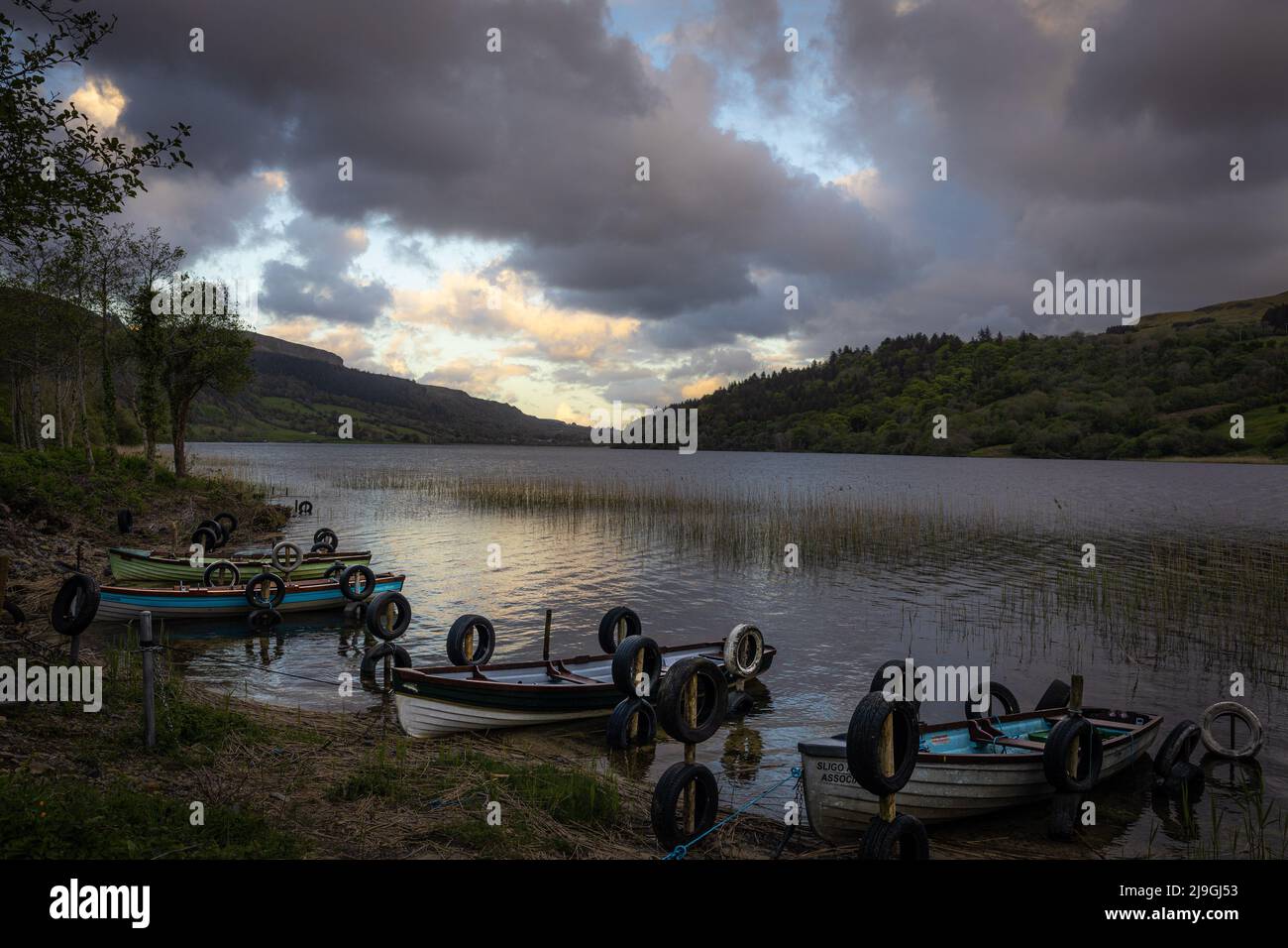 Glencar lake lough hi-res stock photography and images - Alamy