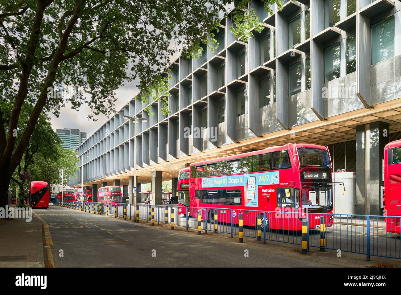 Buses at Euston rail station, London, England Stock Photo - Alamy