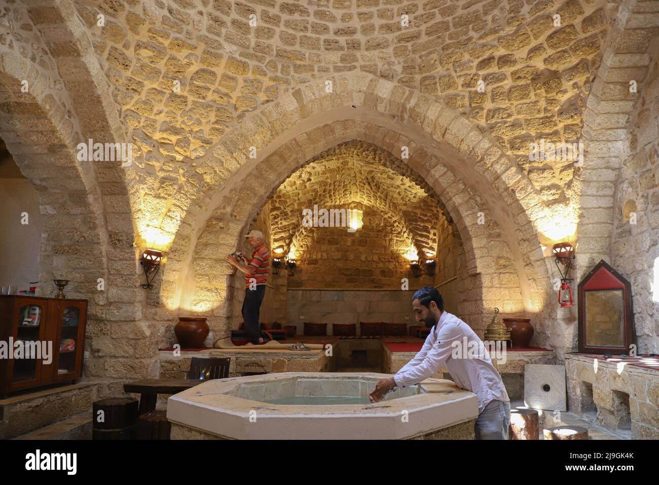 Gaza. 23rd May, 2022. Palestinian workers restore parts of Hamam al ...