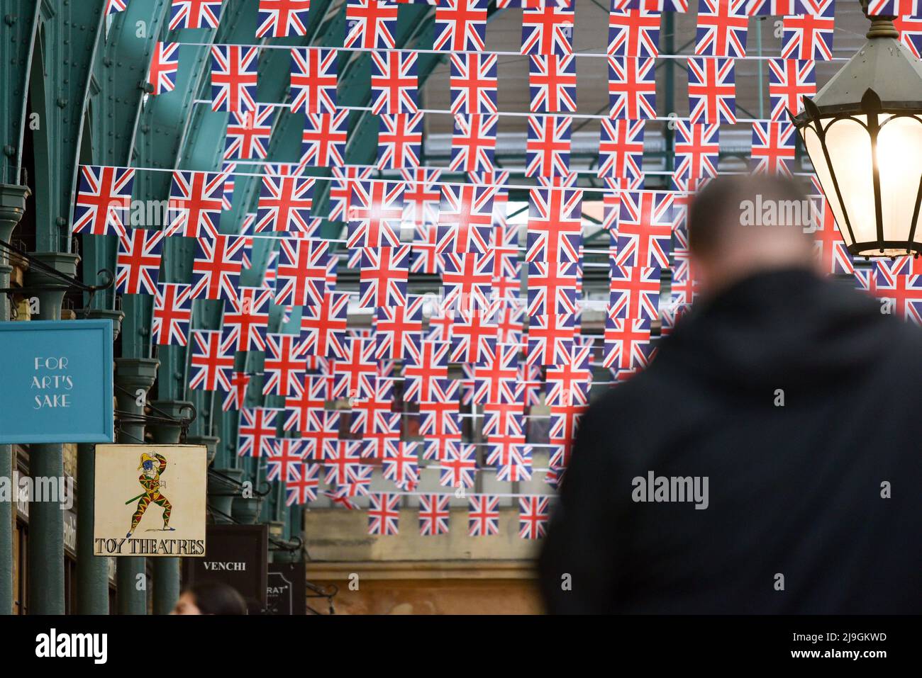 Queen's award emblem hi-res stock photography and images - Alamy