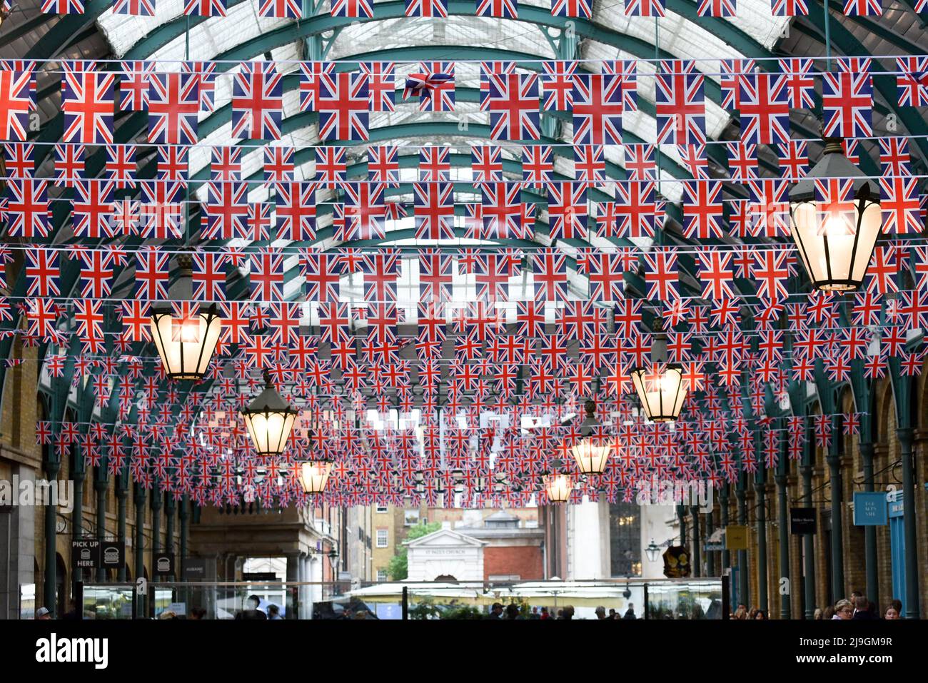 Queen's award emblem hi-res stock photography and images - Alamy