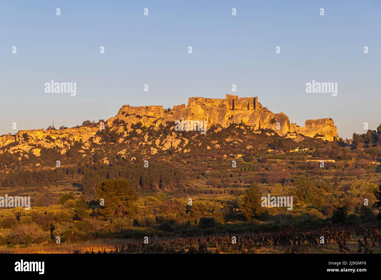 Medieval castle and village, Les Baux-de-Provence, Alpilles mountains ...