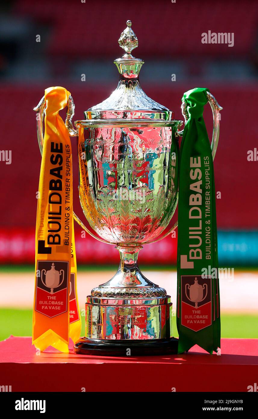 LONDON, ENGLAND - MAY 22: The FA Vase before kick off The Buildbase FA ...