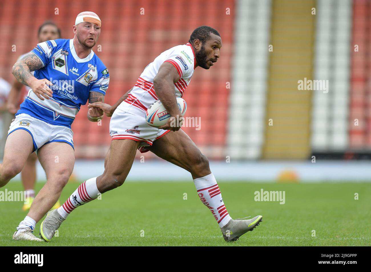 Leigh, England - 22nd May 2022 - Edwin Ipape of Leigh Centurions makes ...