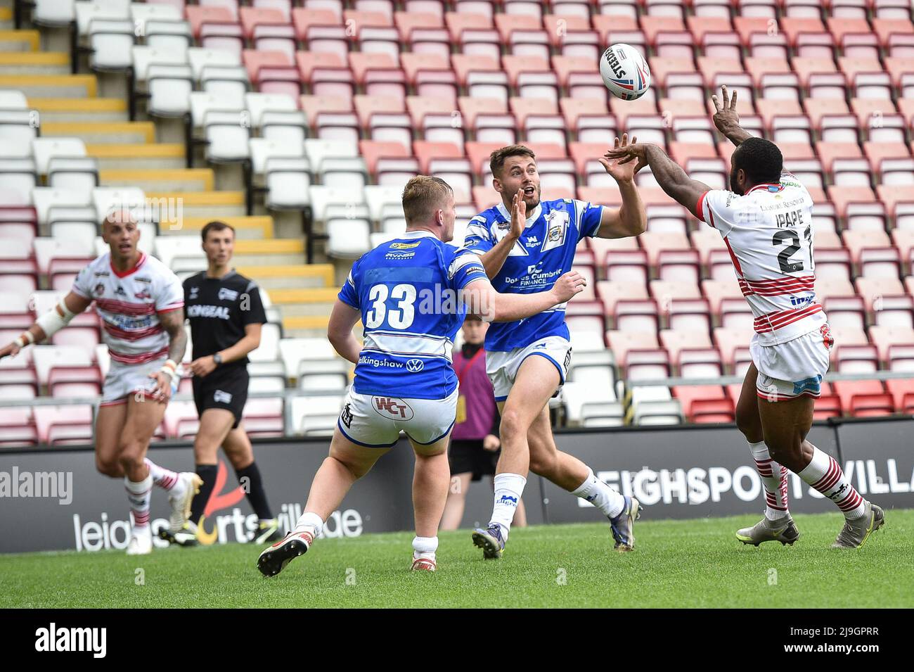 Leigh, England - 22nd May 2022 - Edwin Ipape of Leigh Centurions floats ...