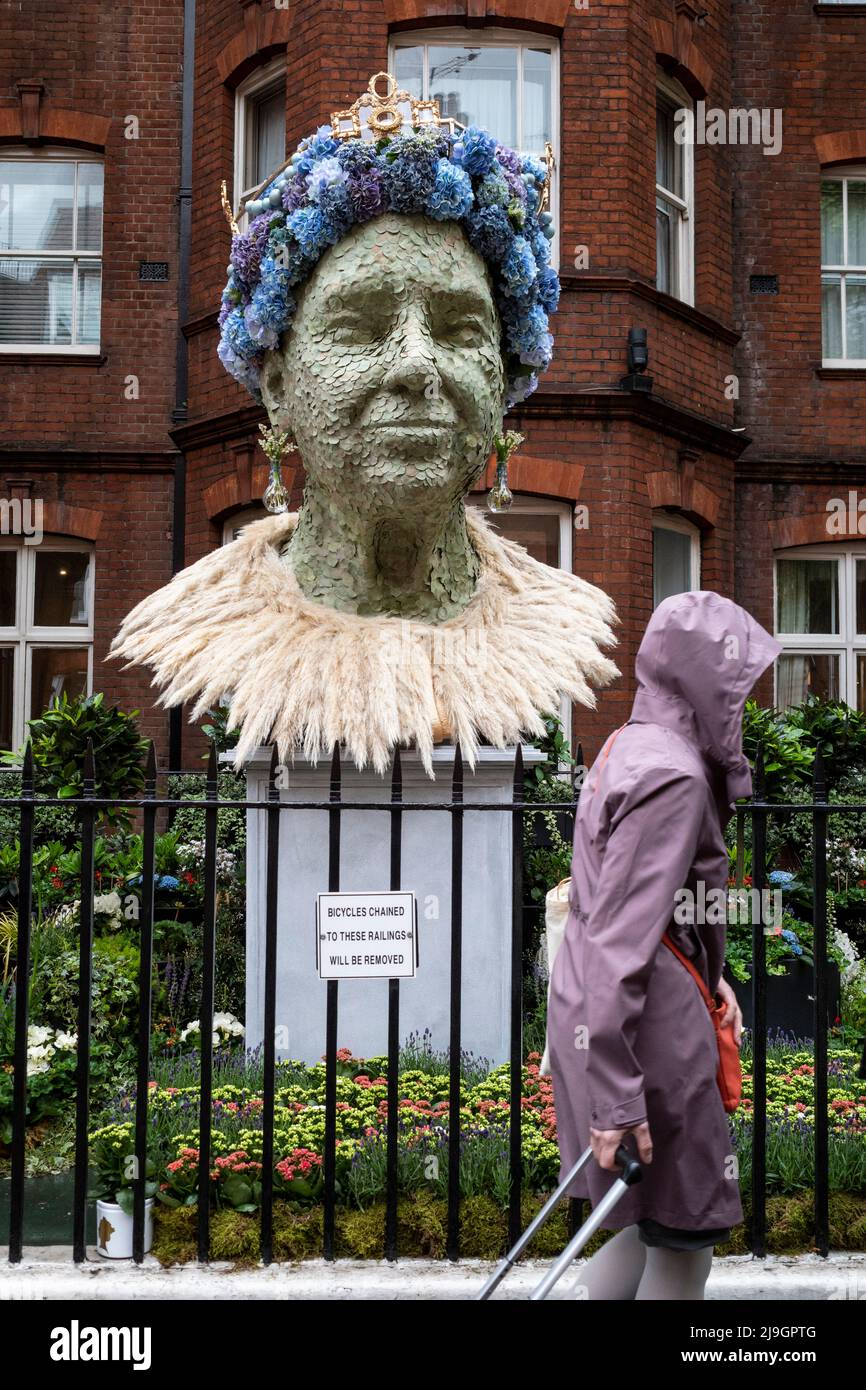 Queen elizabeth ii display at rhs chelsea hi-res stock photography and ...