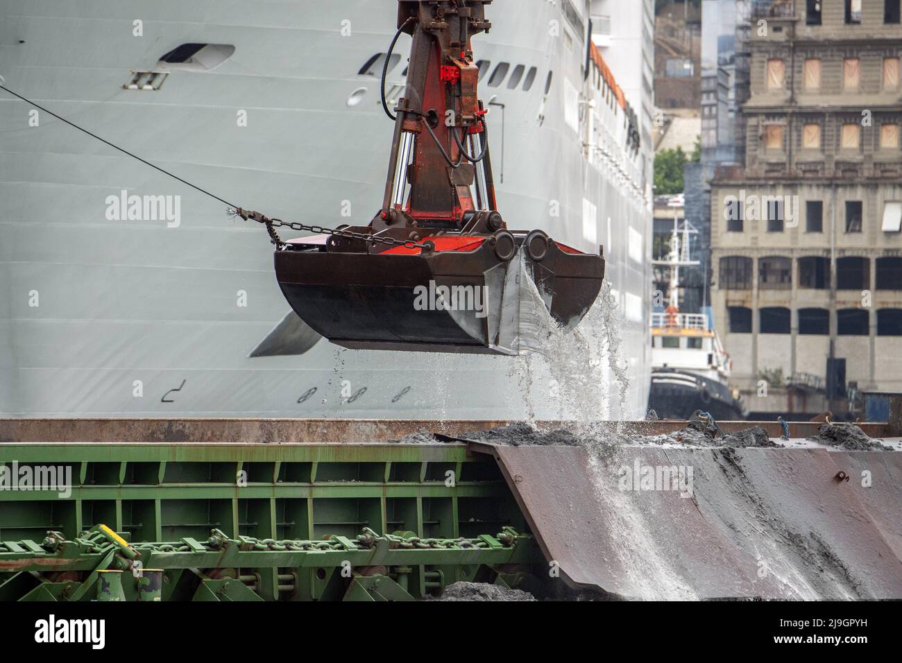 Dredge crane hi-res stock photography and images - Alamy