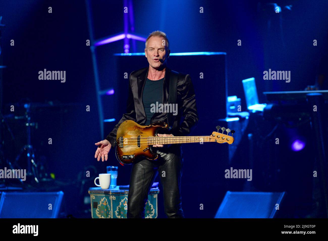 Sting on stage 2022 hi-res stock photography and images - Alamy