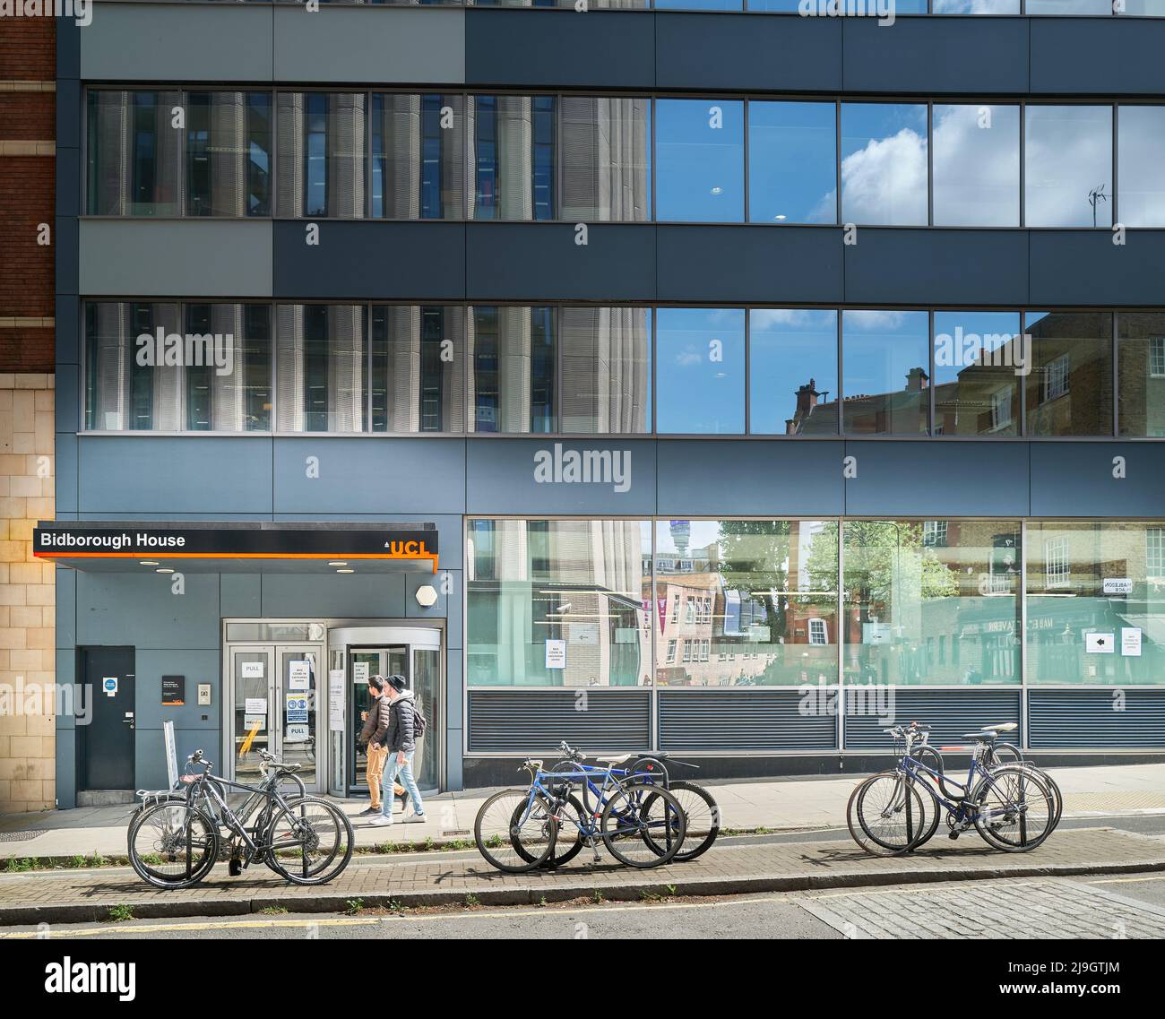 Students outside Bidborough House, UCL (University college London ...