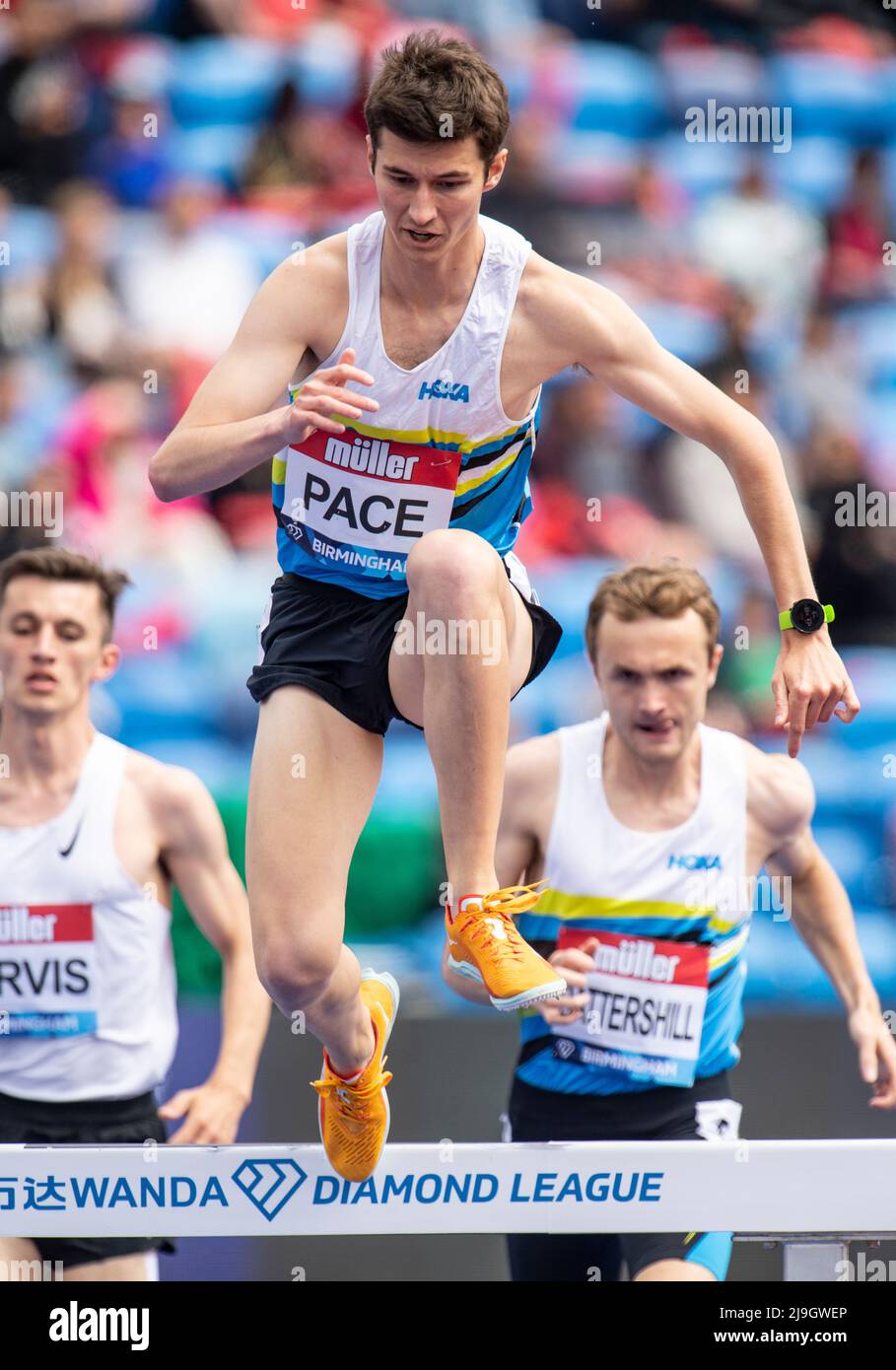 Mark Pearce pacemaking in the men’s 3000m steeplechase race at the ...